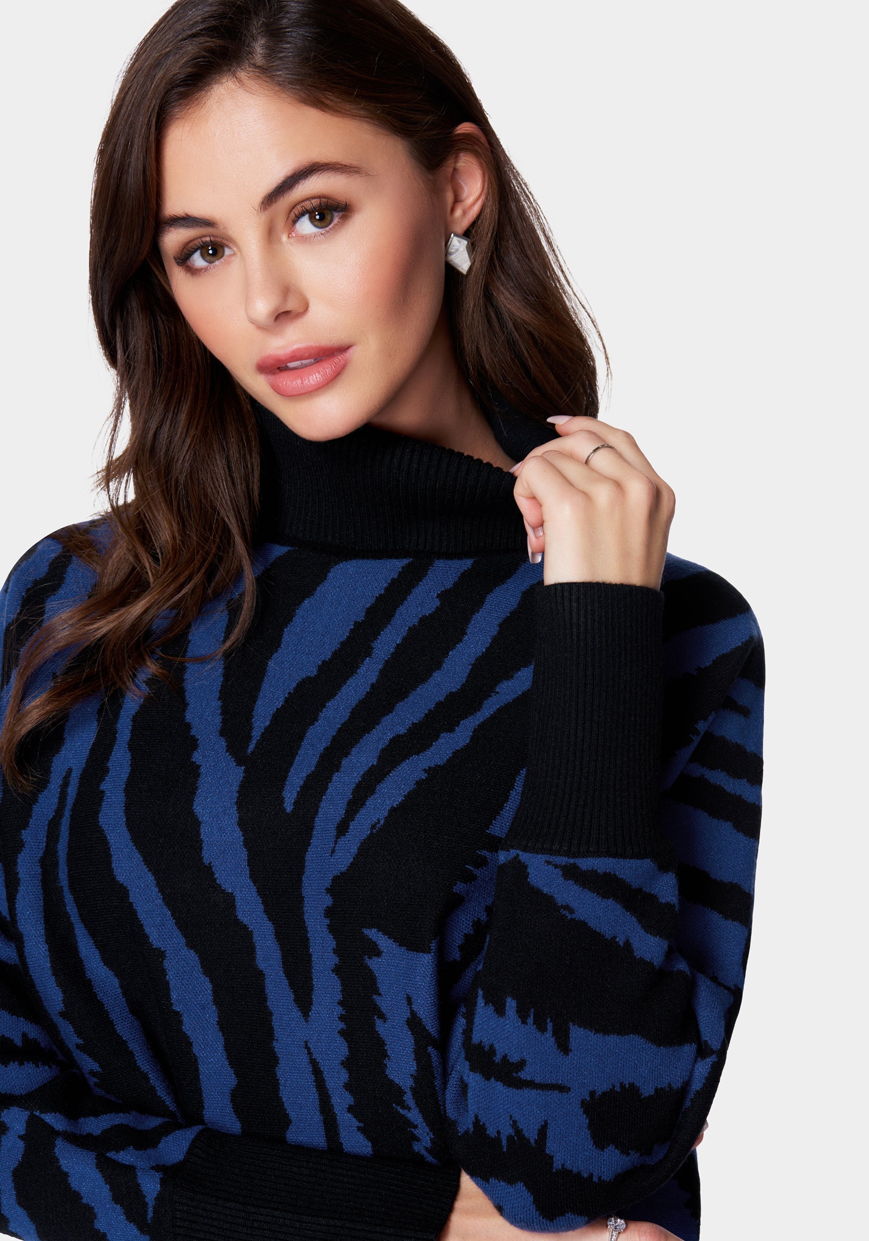 Oversized Jacquard Patterned Sweater | bebe